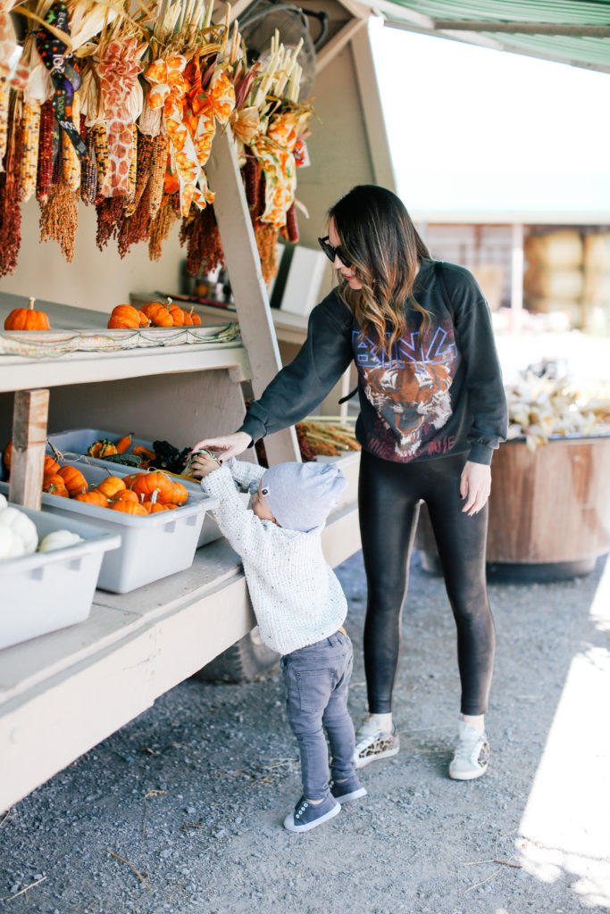 A Comfy (Yet Still Cool) Mom Outfit - alittlebitetc